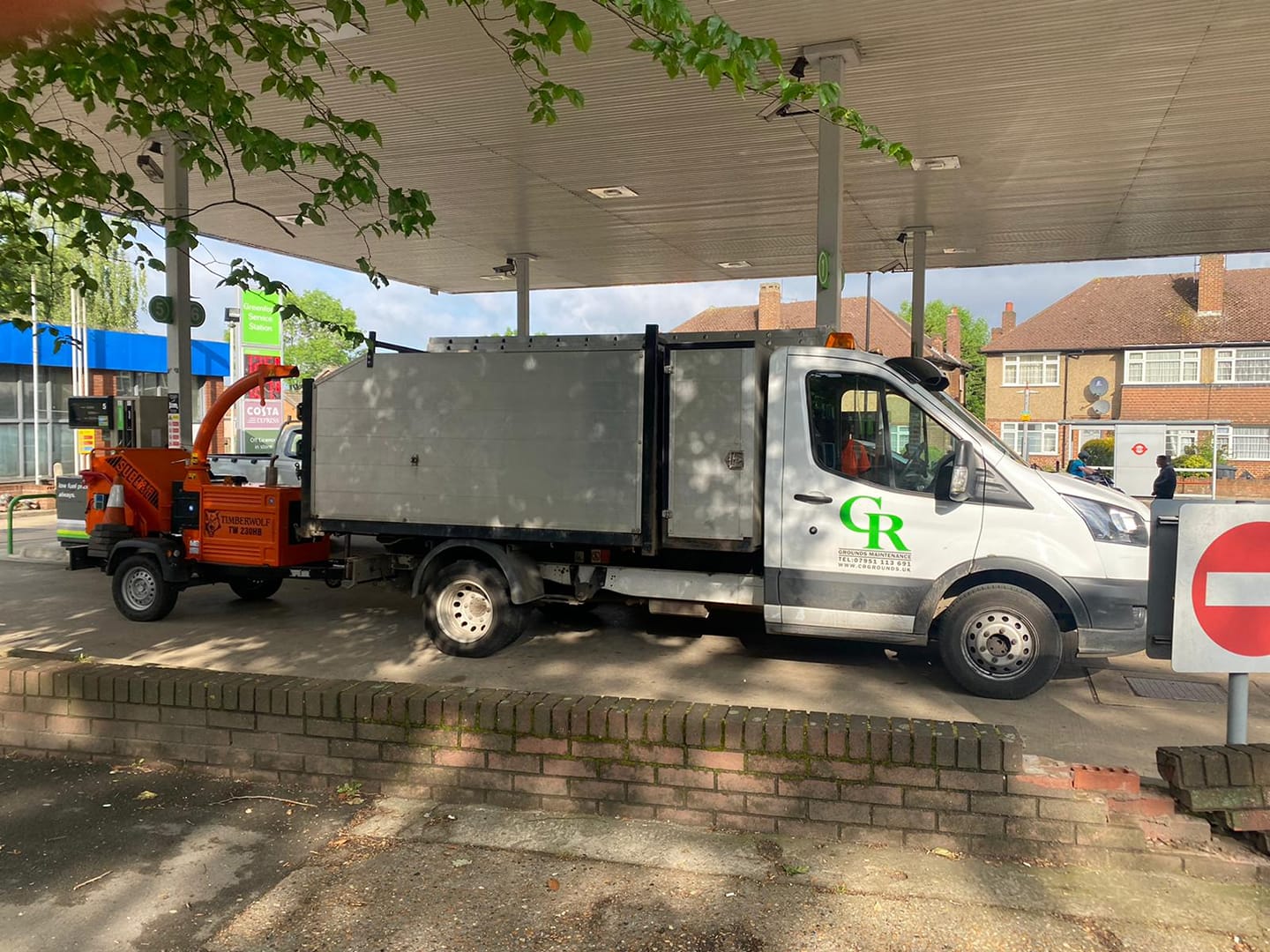 CR Grounds Maintenance – Tree removal, hedge cutting, paving in Berkshire